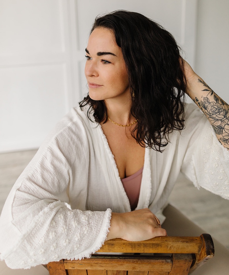 Caitlin Grant : Mama | Mentor | Coach — Bio Site