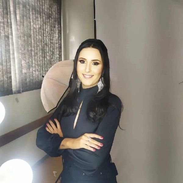 Amanda Ferreira — Bio Site