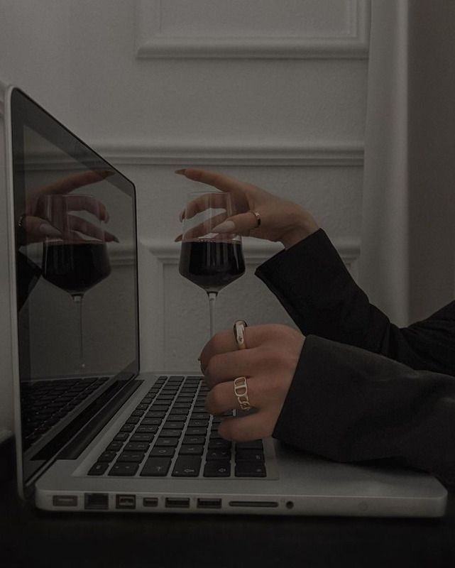 MÔNICA — Bio Site