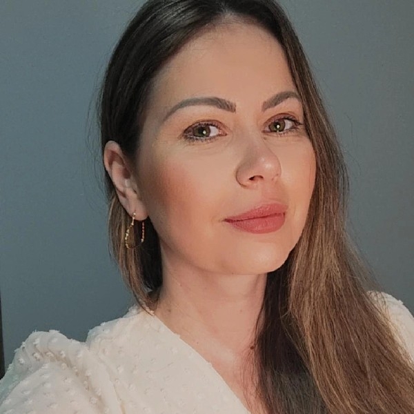 Renata Silva Sgaria — Bio Site