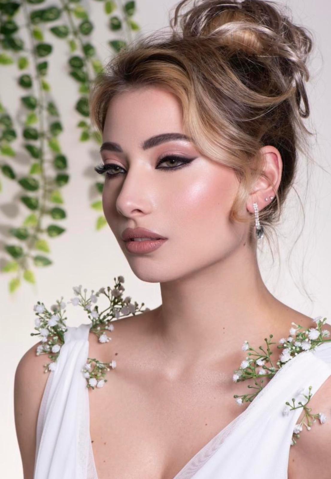 Laura Make-up — Bio Site