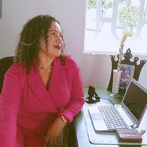 Maria Piña — Bio Site