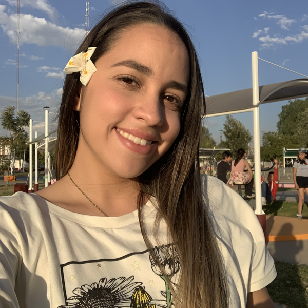 Erika Daniss — Bio Site