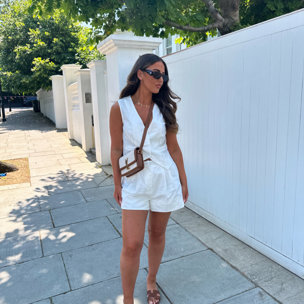 Courtney Davis — Bio Site