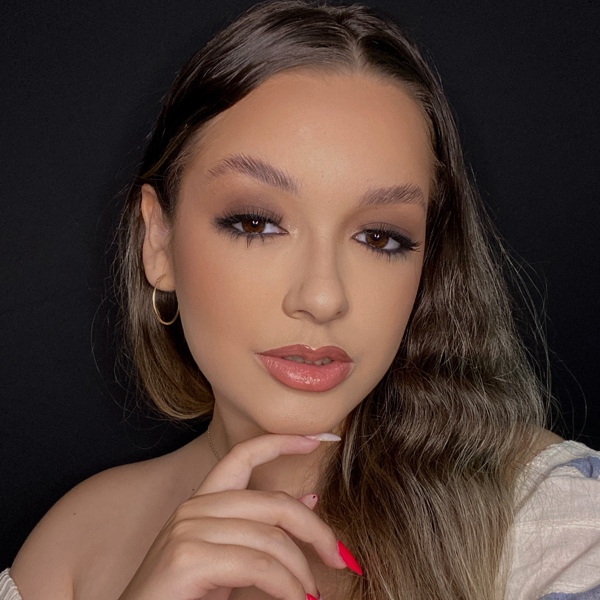 Julyane Paulina - Studio — Bio Site