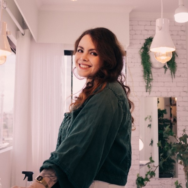 Mia Rodrigues — Bio Site