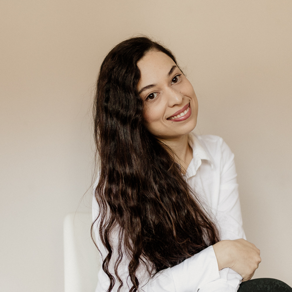 Ariana Cruz — Bio Site