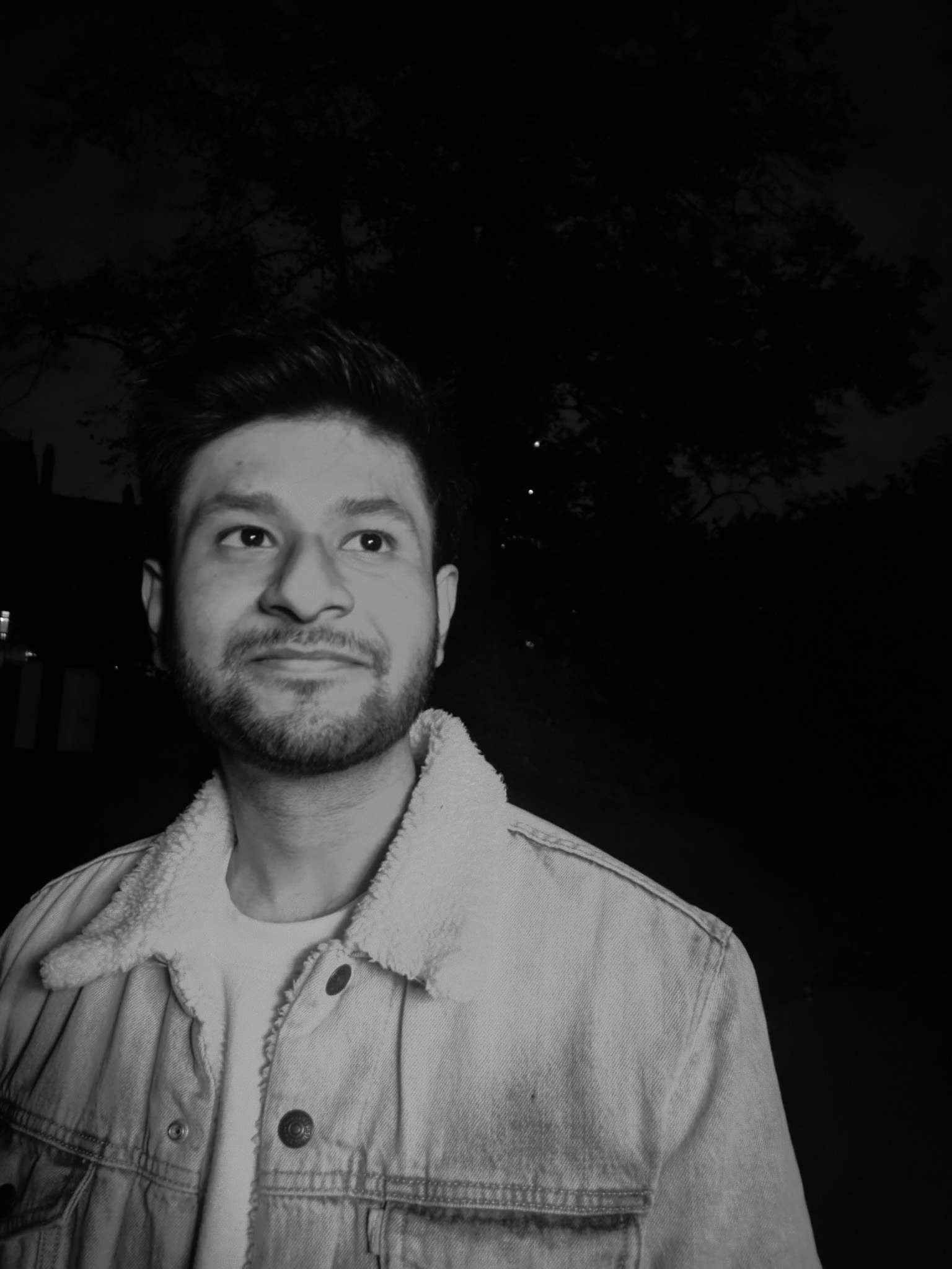 Muizz Adeni — Bio Site