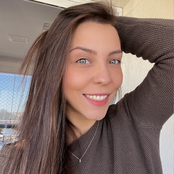 Amanda Chagas — Bio Site