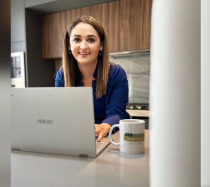 Arianna Ortega — Bio Site