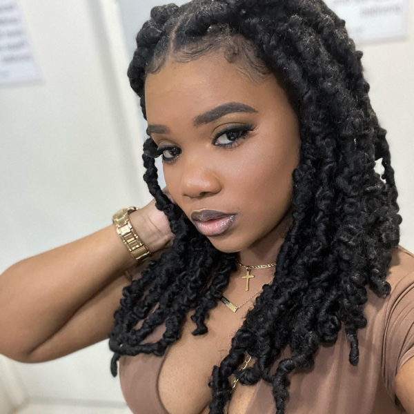 Nickolette — Bio Site