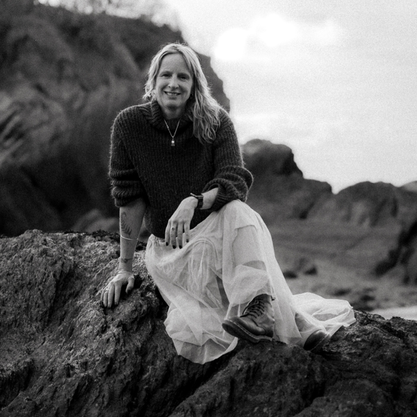 Louise May — Bio Site