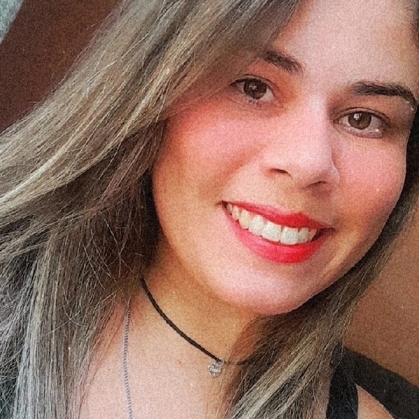 Cecília Ribeiro — Bio Site