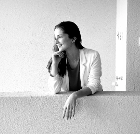 Débora Noli — Bio Site