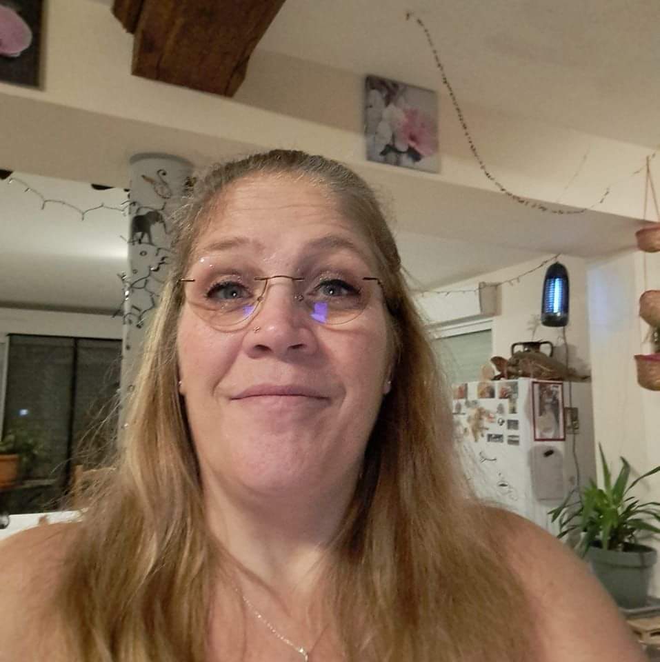 isabelle — Bio Site