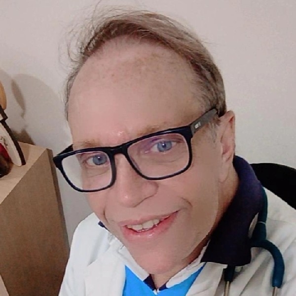 Doctor Walter Angelosante Saez — Bio Site