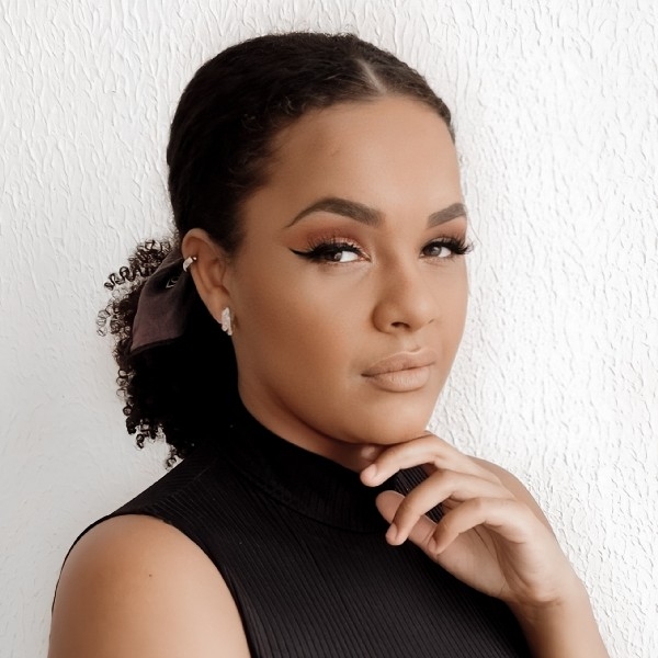 RAYANE SOARES — Bio Site