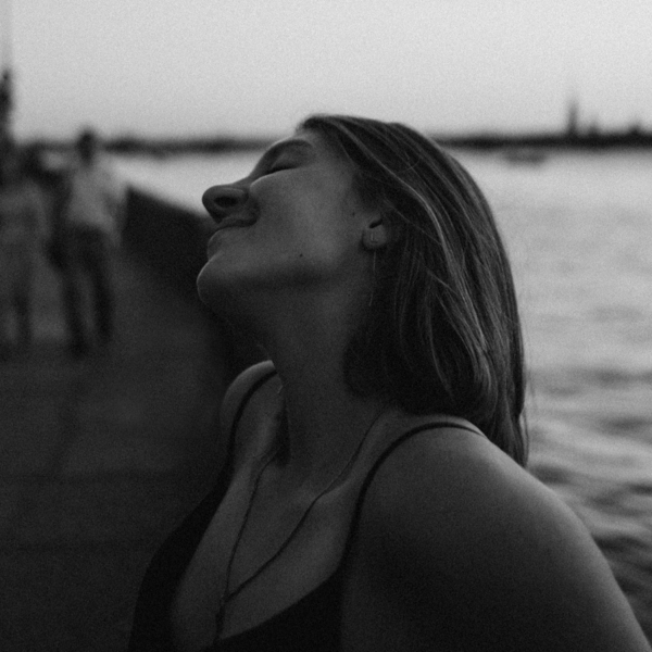 ANNÁ VILLIEN — Bio Site