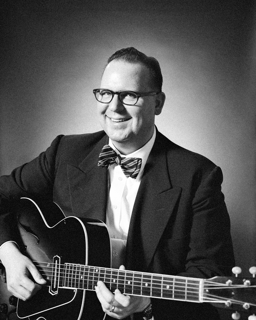 Jonathan Stout and his Campus Five, feat Hilary Alexander — Bio Site