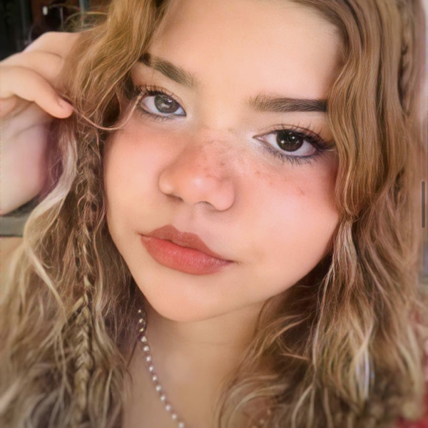 ABril Rivera — Bio Site