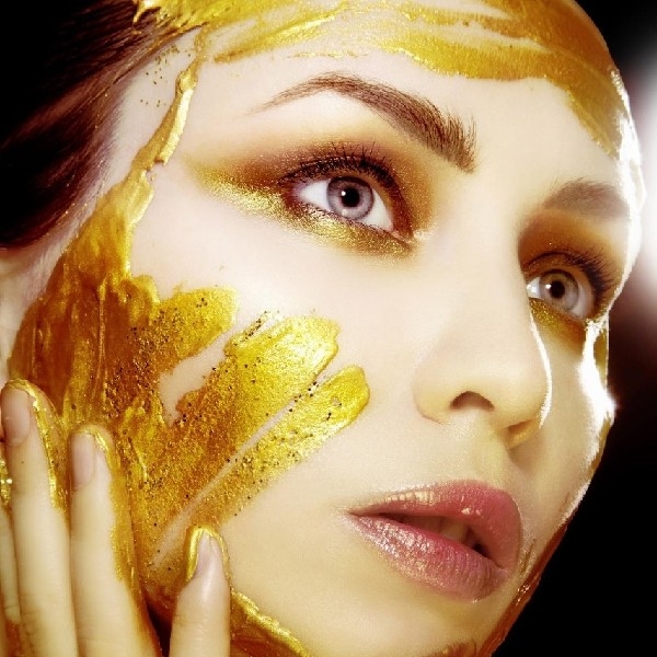 Poderosamente Rica — Bio Site