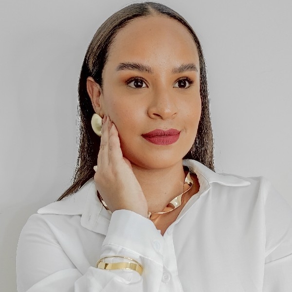 Mônica Pires — Bio Site