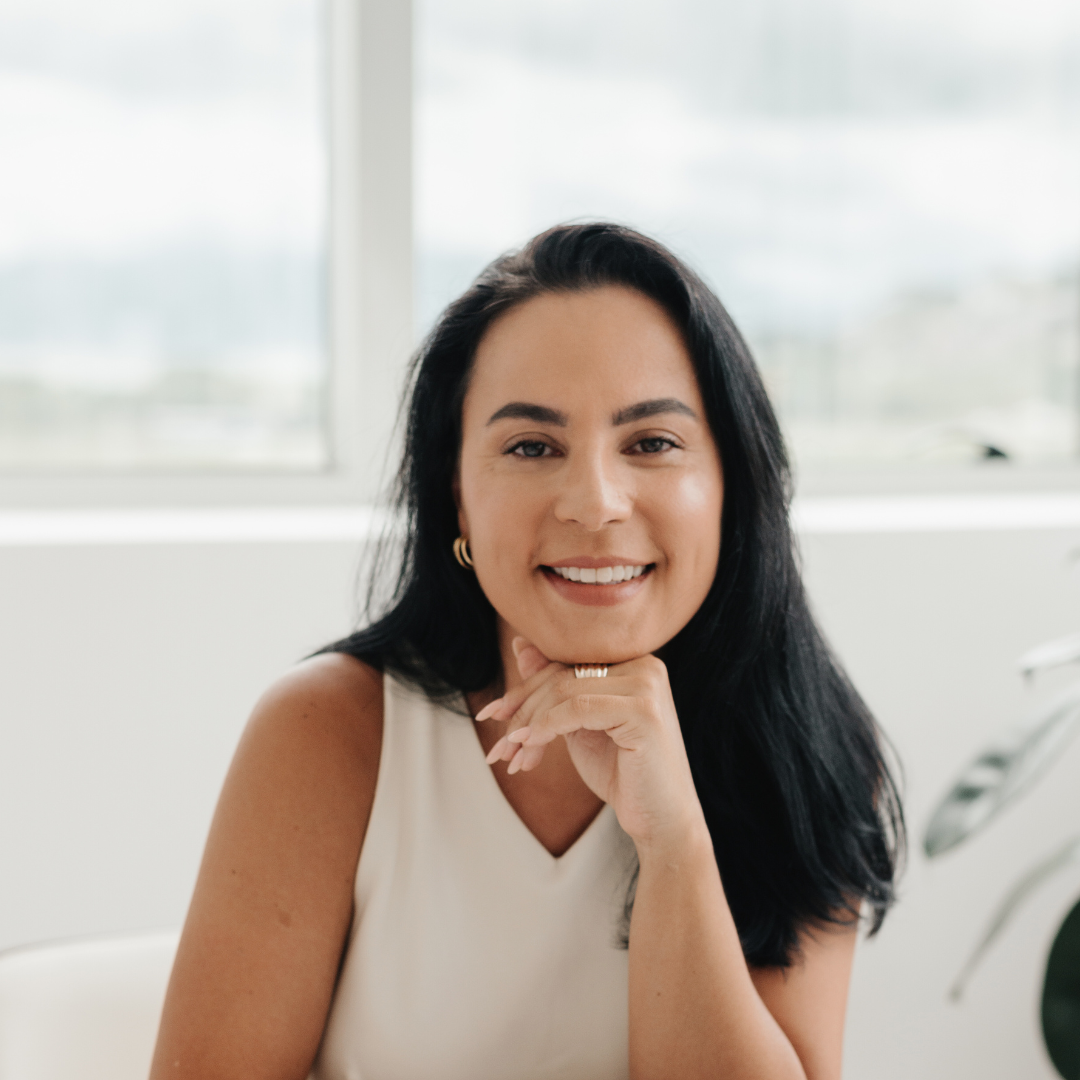 Paula Lee — Bio Site