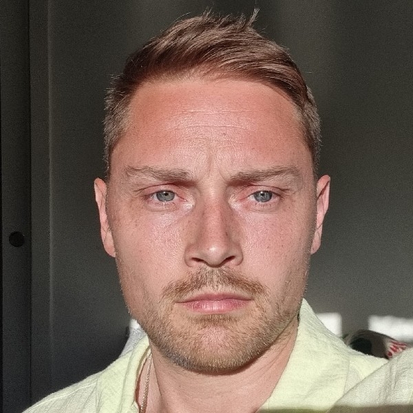 Nils Adler — Bio Site