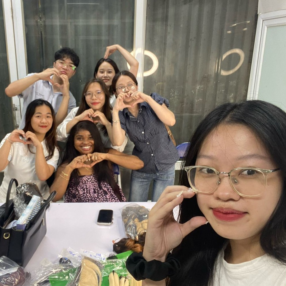 Ms.Lynn_Leadear sales _Luxhair Vietnam Factory