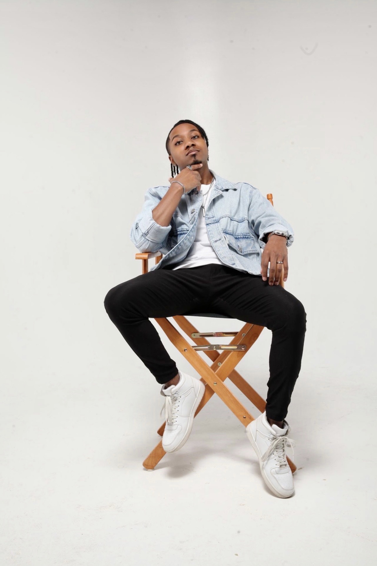 Tavarious Linzer — Bio Site