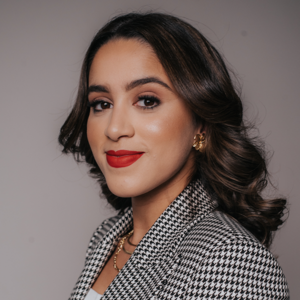 Caroline Cardoso — Bio Site