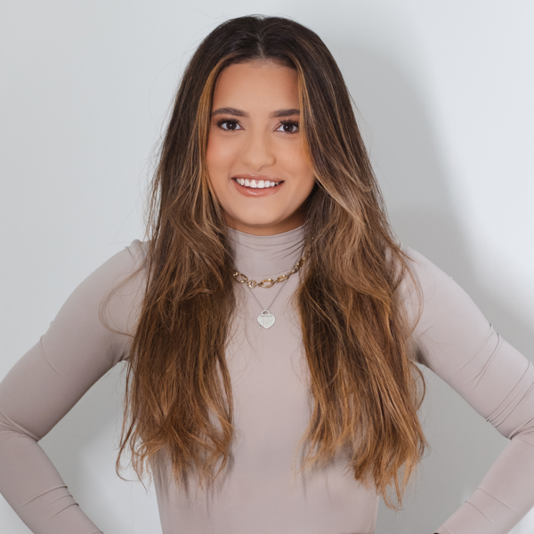 Mari Camargo — Bio Site