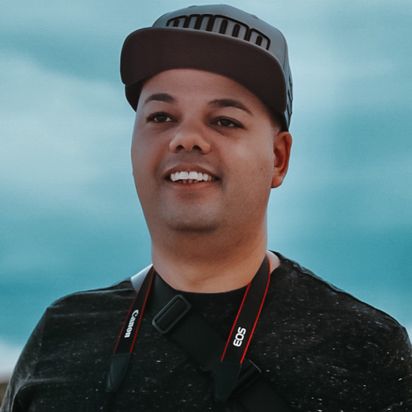 Steve Báez — Bio Site