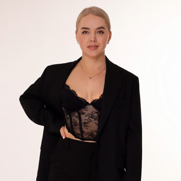 Mari Lux — Bio Site