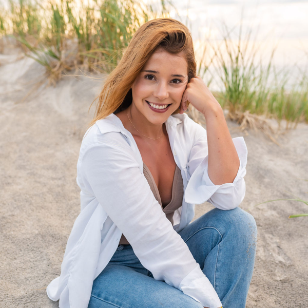 Angie Moreno — Bio Site