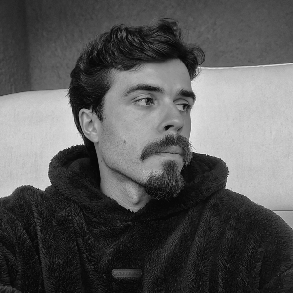 Caio Guerra — Bio Site