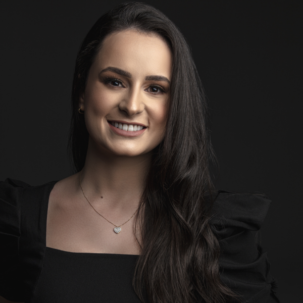 Flávia Almeida — Bio Site