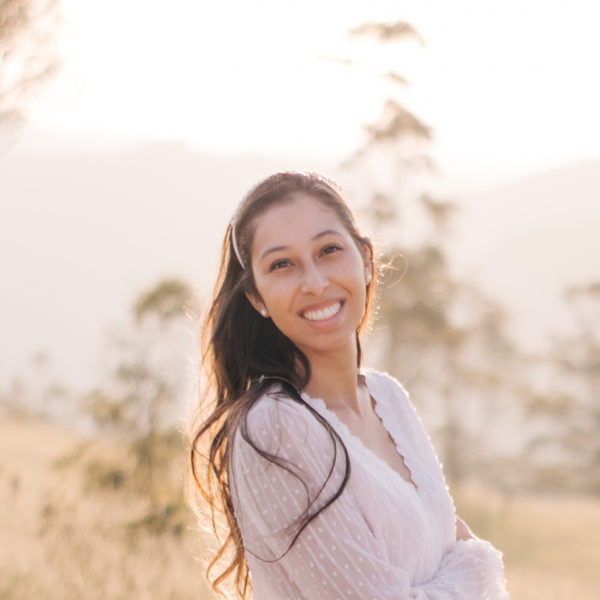 Sarah Ferreira — Bio Site