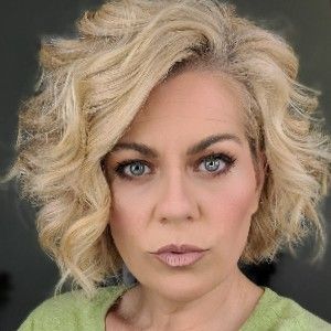 Carla Carter — Bio Site