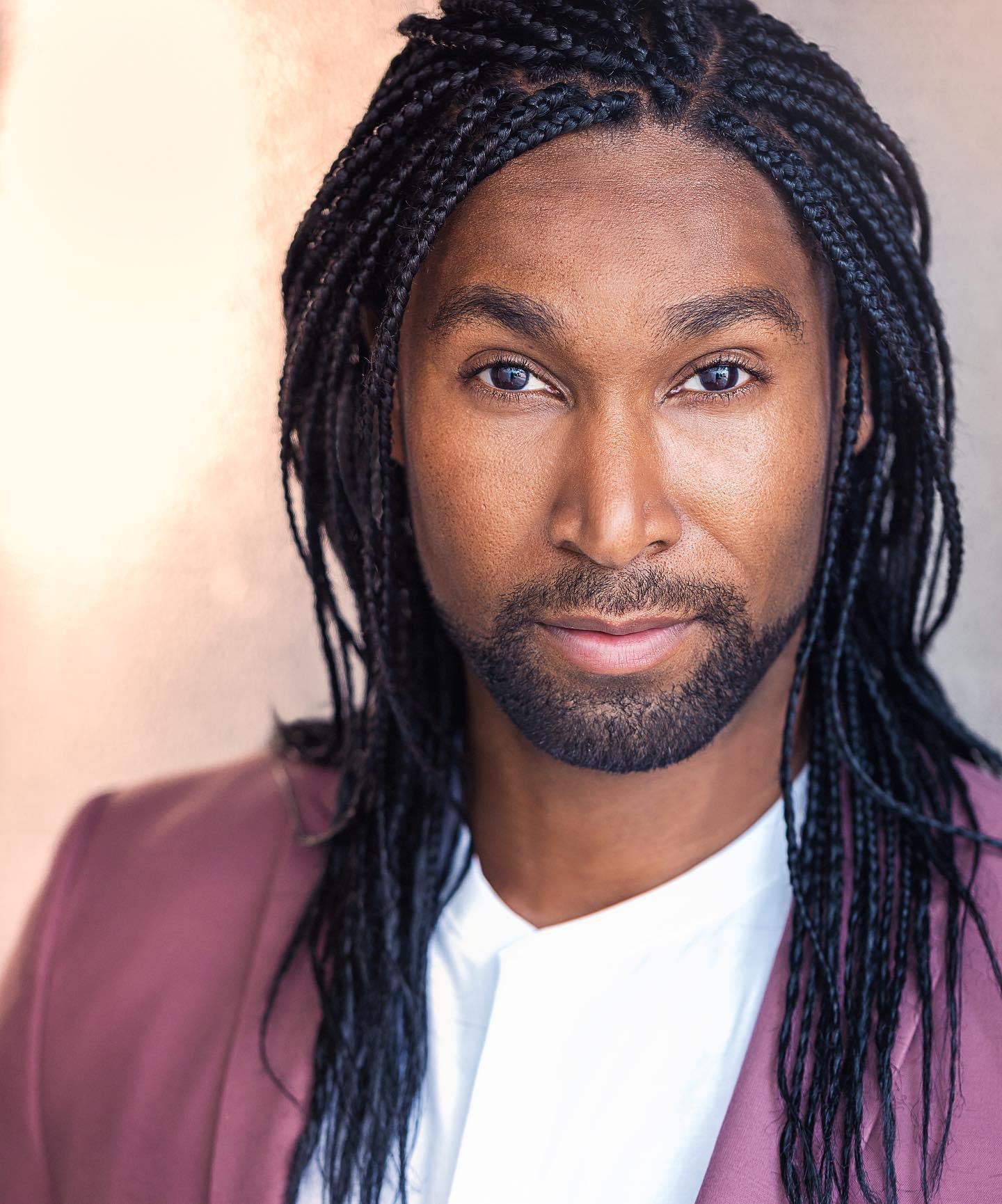 Navaris Darson — Bio Site