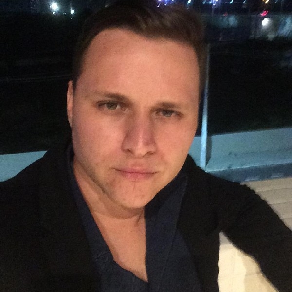 Iran Edson — Bio Site