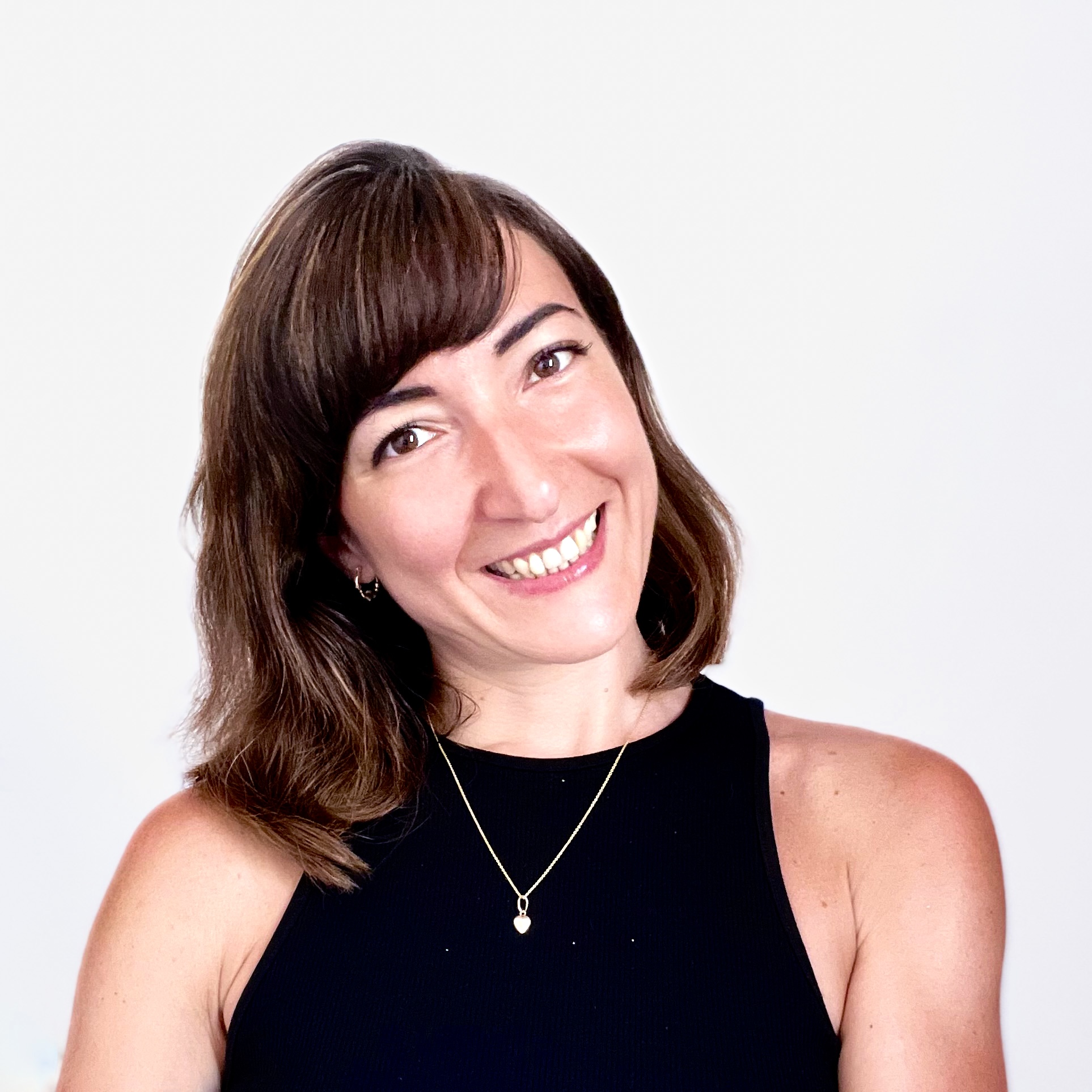 Elis Pa — Bio Site