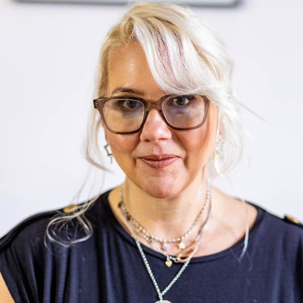 Sarah Knight — Bio Site