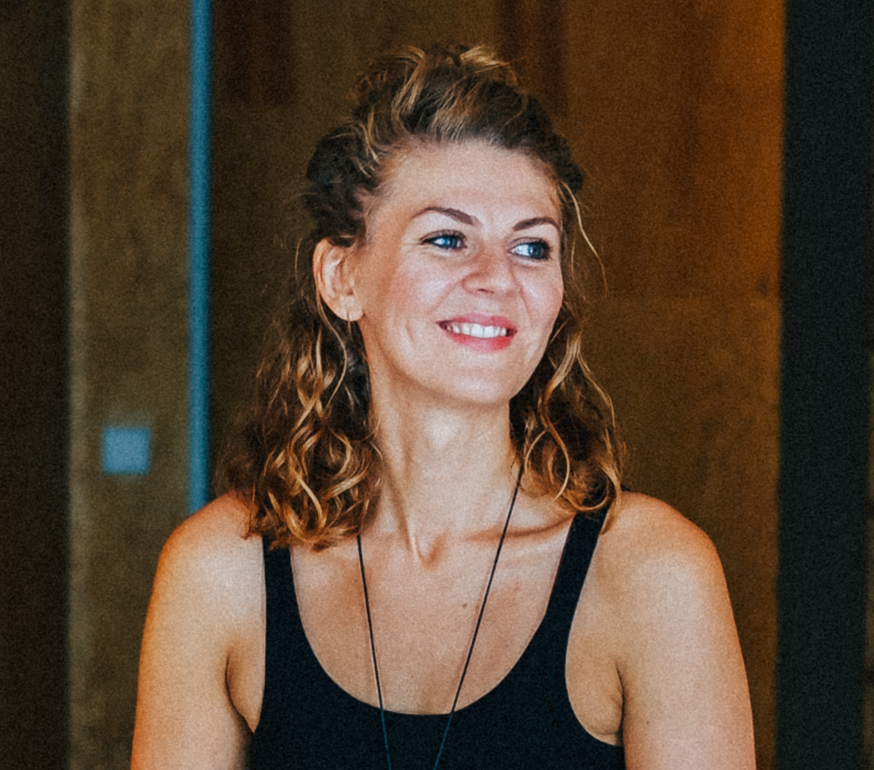 Ella Indigo — Bio Site