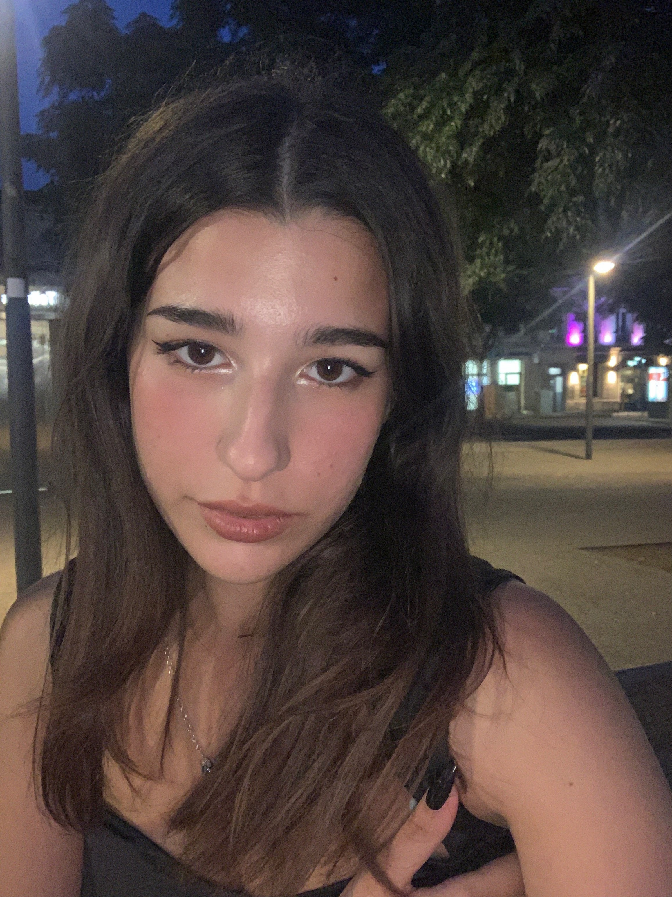 daniela — Bio Site