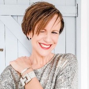 Michelle Reeves — Bio Site