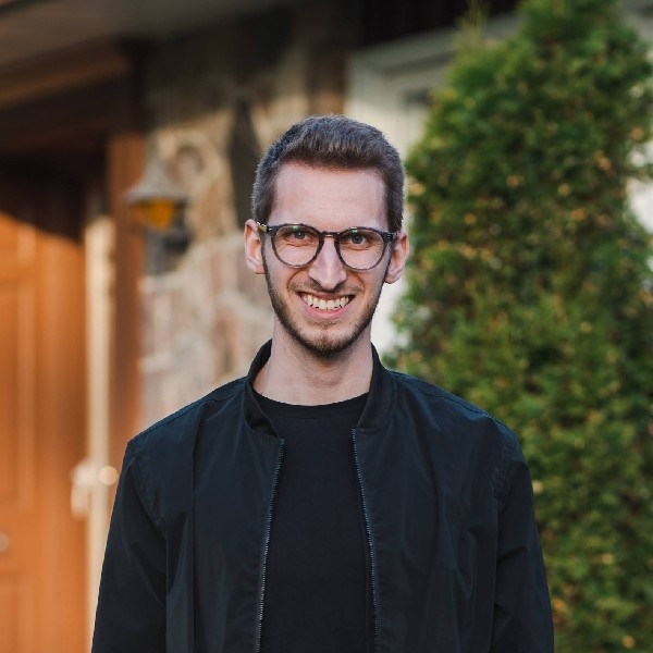 Zach Remus — Bio Site