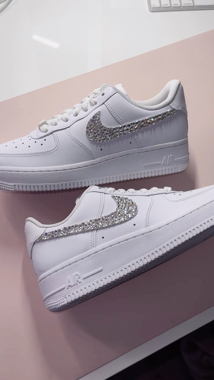 SneakersOverHeels — Bio Site