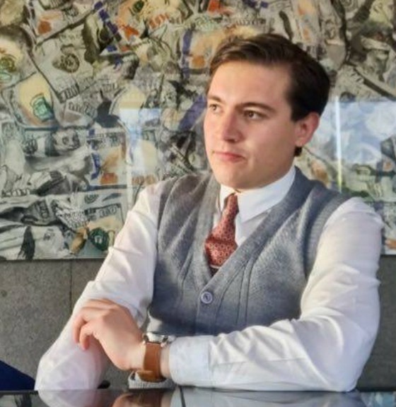 Israel Lara — Bio Site