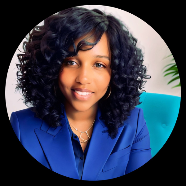 Luanda Plasencia — Bio Site